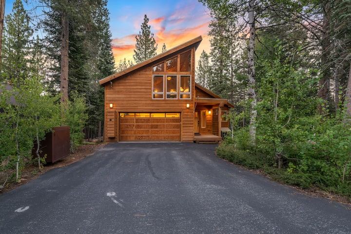 Beautiful 3 Bed/2.5 Bath; Deck With A Hot Tub - Truckee, CA