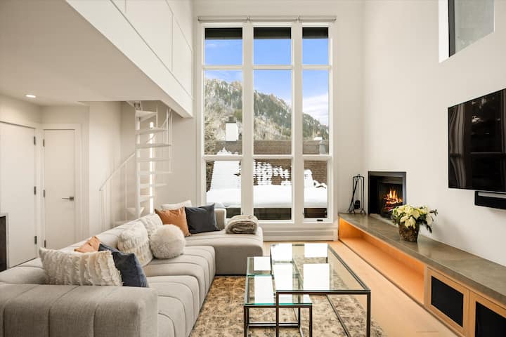 Top Floor Modern Ski-in & Out 3 Br Views! - Aspen
