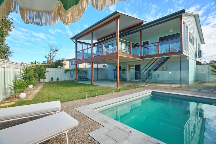 Experience Comfort And Convenience At This Enchant - Coopernook