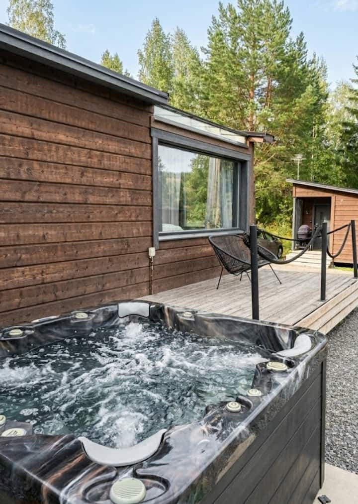Himosranta Suite A | Cozy Lakeside Suite & Hot Tub - Jyväskylä