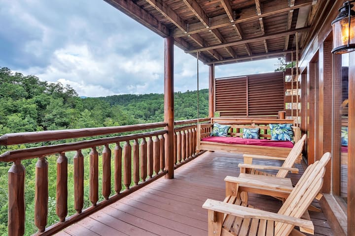 Mountain Views, Game Room, Sleeps 20 - Pigeon Forge, TN