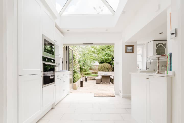Stunning 4 Bedroom Cheltenham Townhouse - Cheltenham