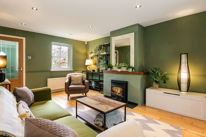 Beautiful 3 Bedroom Cotswold Cottage - Hempton