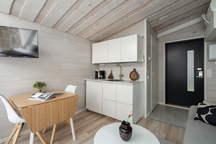 Koskisviitti 1 | Private & Cozy Suite With Hot Tub - Laukaa
