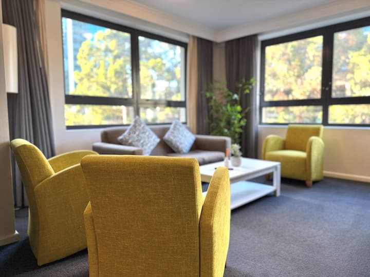 Chic Suite W/ Balcony | Relax & Unwind - Parramatta