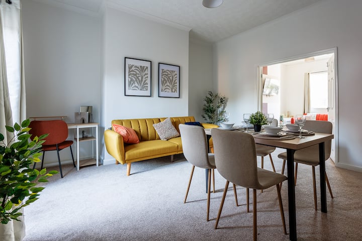 2 Bed Home Near Darlington Centre + Small Driveway - Darlington