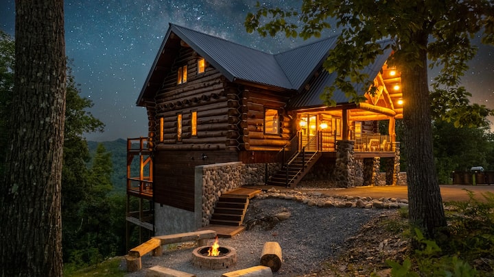 Modern Luxury Log Cabin, Sleeps 22 - Tennessee