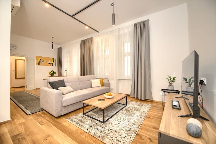 Soukenicka 02 - One Bedroom Penthouse / 2 Baths - Praga