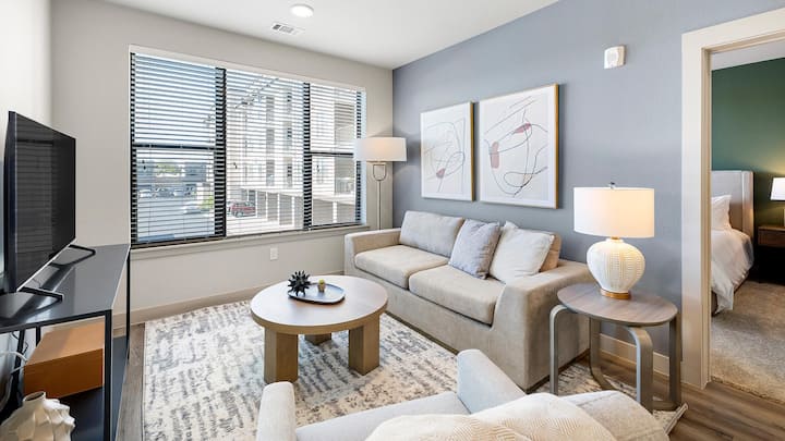 Landing | Stunning 2bd, Gym, Clubhouse - Eureka, MO