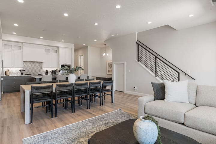 The Crash Pad: Desert Color Lagoon + Beaches - St. George, USA