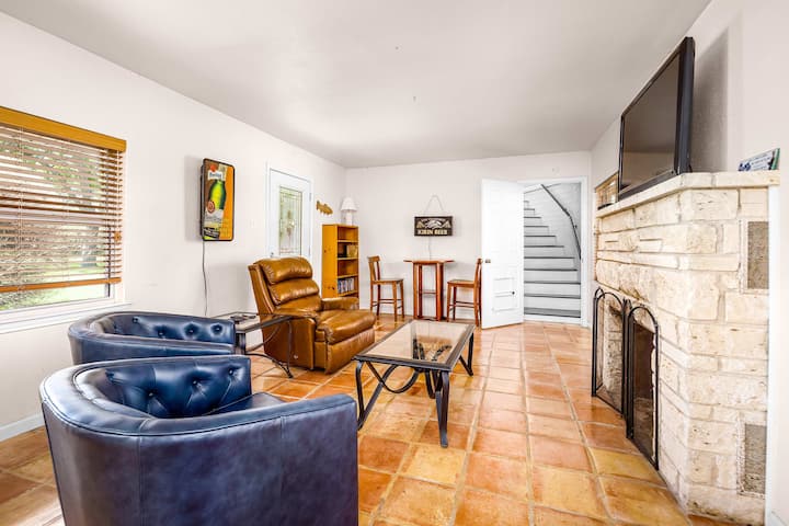 Riverfront | Private Deck | Games | Scenic Views! - Seguin