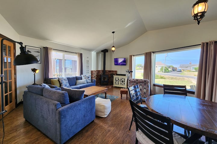 Ocean View, Walk To Everything! Dog Friendly! - Yachats, OR