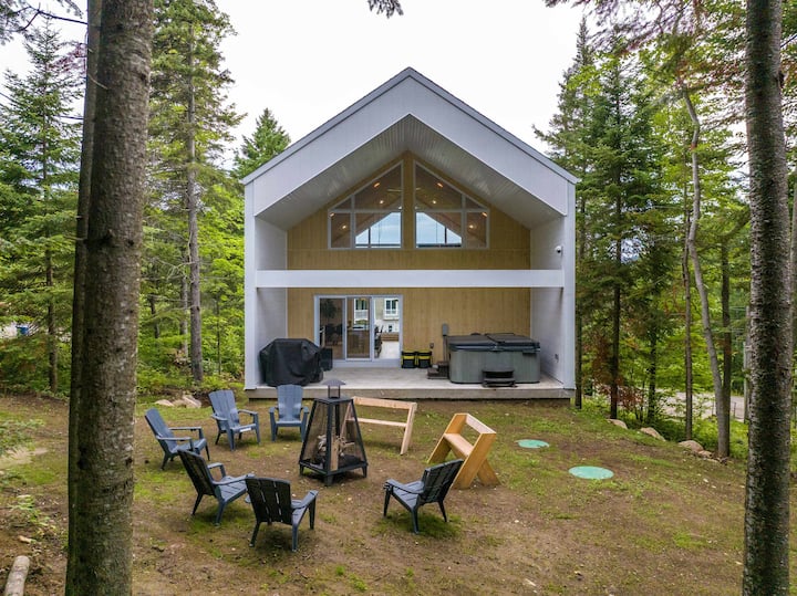 Spa, Babyfoot, Confort Absolu | Le Chouette Chalet - Saint-Donat
