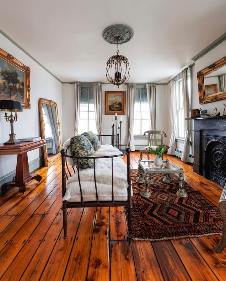 Historic 19th Century Hudson Brownstone - Hudson, NY