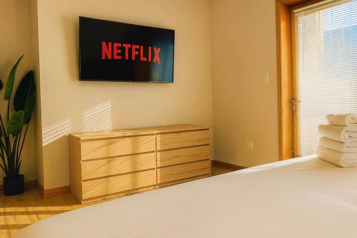 1 Free Parking, Sleeps 10 - Cicero, IL