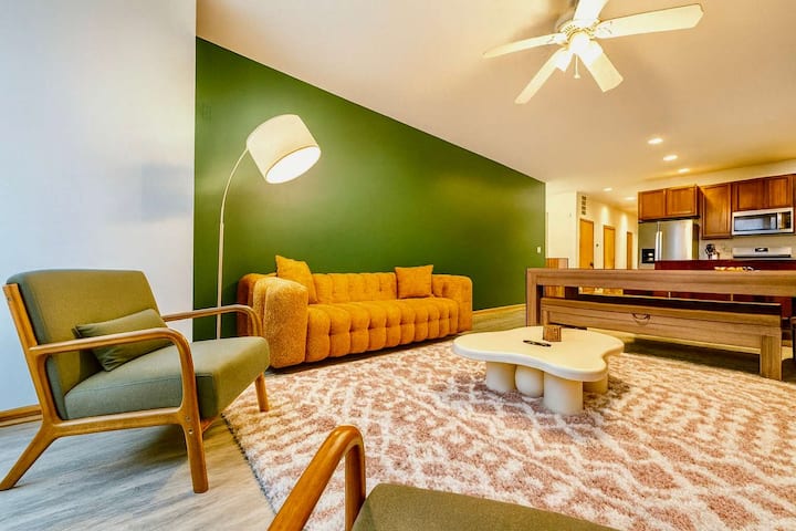 1 Free Parking, Sleeps 10 - Chicago