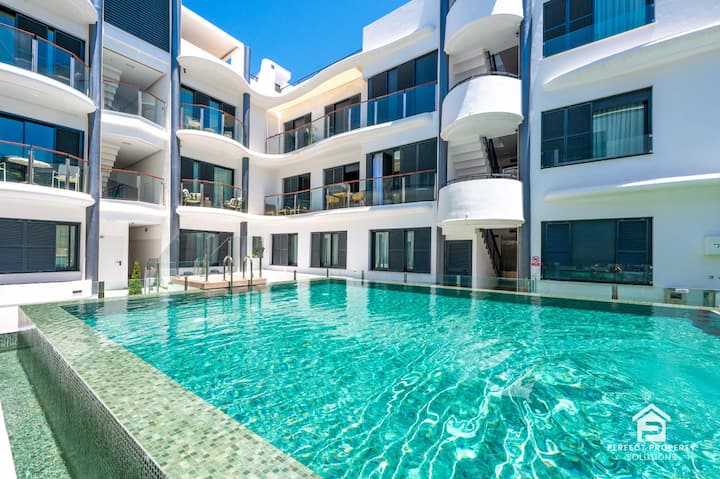 New Stylish Beachside 2br With Pool And Garage - Estepona