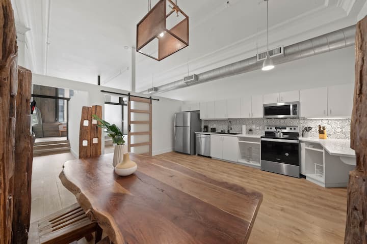 Party In Gaslamp 4br Downtown Pad With Bathtub! - San Diego, CA