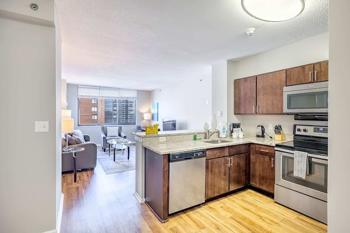 Luxury Apt Downtown Near Train - White Plains, NY
