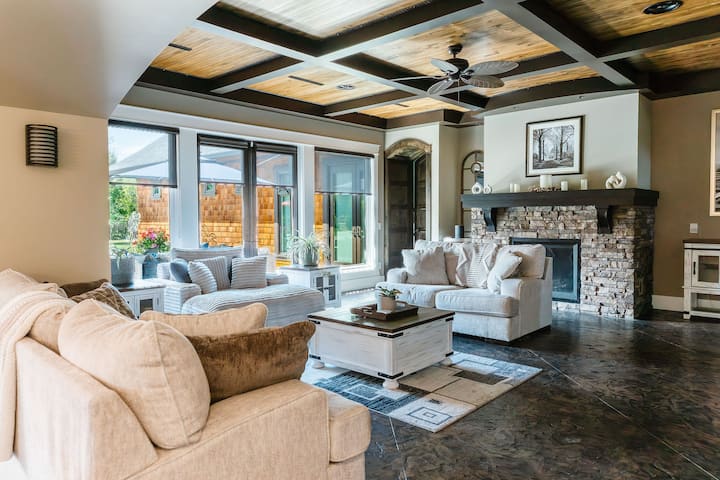 Private Country Estate W/ Pool - 킬로나