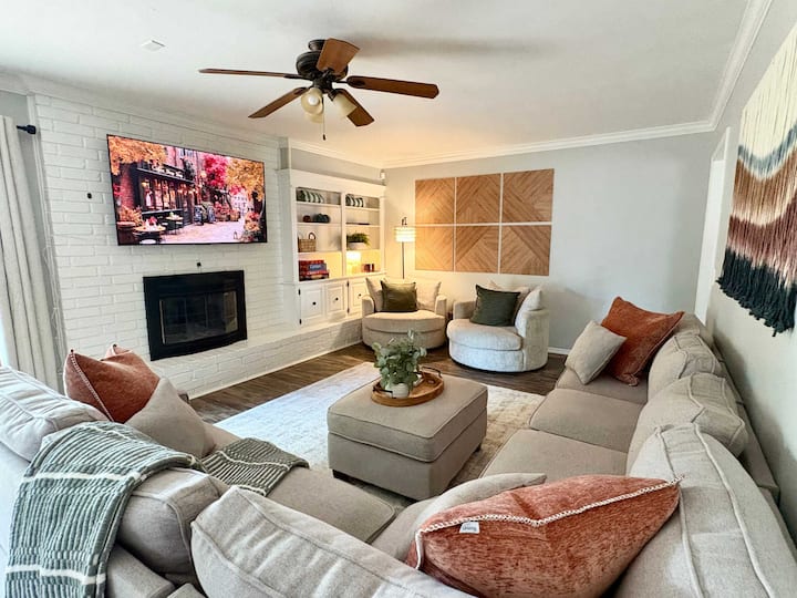 Edmond Home: Hot Tub & 2 Kings By Oc - Edmond, OK