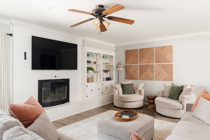 Edmond Home: Hot Tub & 2 Kings By Oc - Edmond, OK