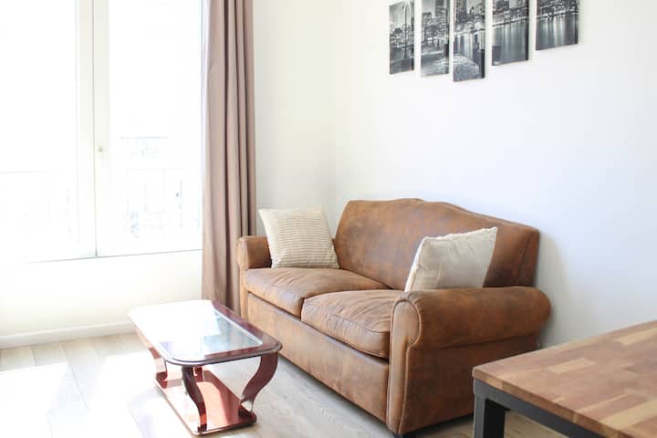 À Saint-denis, Appartement Lumineux Et Confortable - La Plaine Saint-Denis