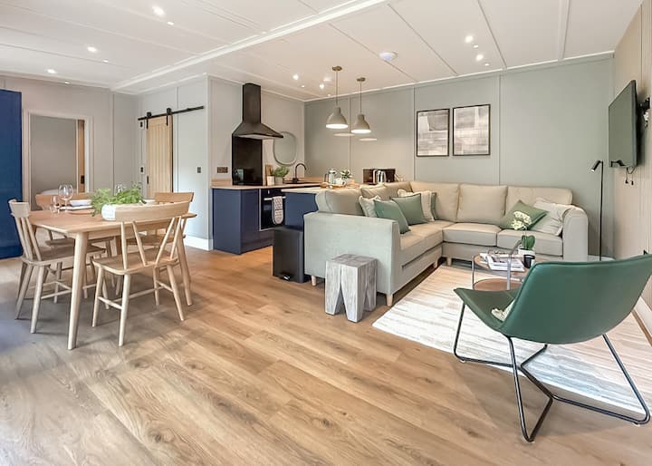 Waterside Lodge (Pet) - Wiltshire