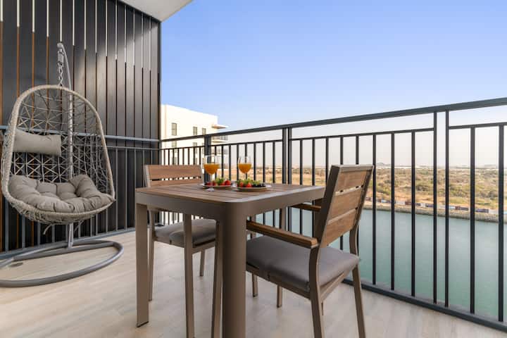 Light & Breezy Apt: Near Ferrari World & Yas Mall - Abu Dhabi