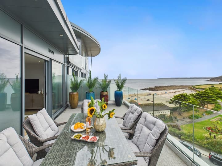 Sky Deck At The Liner | 2-bed | Parking | Seaviews - Falmouth