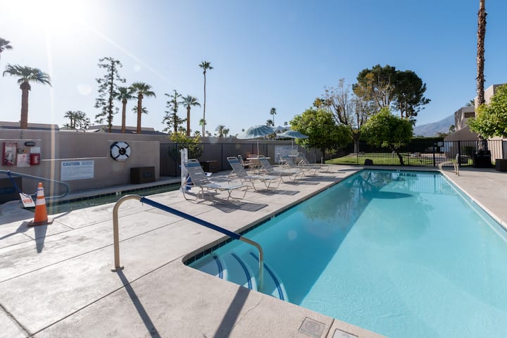 Palm Springs Retreat! 2 Poolside Units | Pool, Gym - Palm Springs, CA