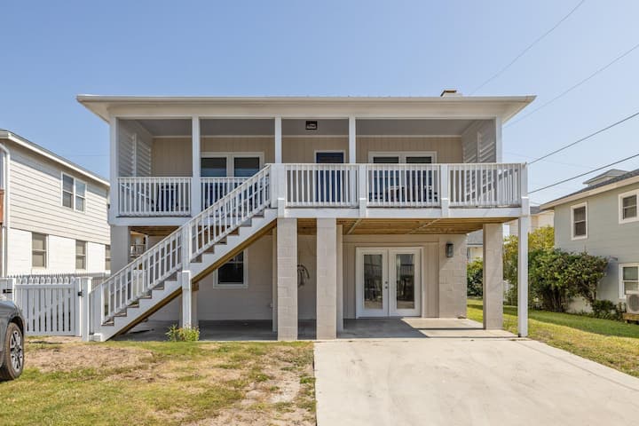 Buddy's Sandcastle: Room For Family, Friends, And - Morehead City, NC