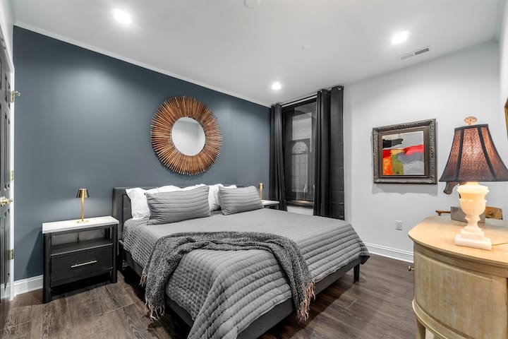 Updated Downtown Condo, King Bed, Free Parking - Louisville, KY