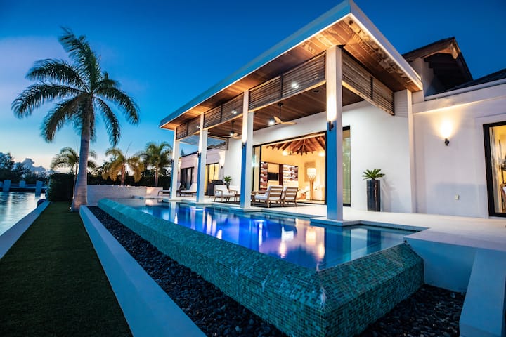 Casa Caoba – 4br Canalfront Villa W/ Pool & Dock - Quần đảo Turks & Caicos
