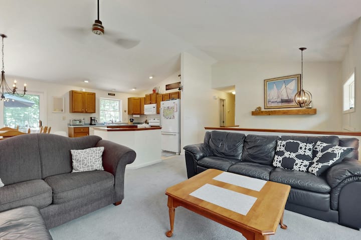 3br Cozy Coastal Home W/ Sunny Deck & Firepit - York