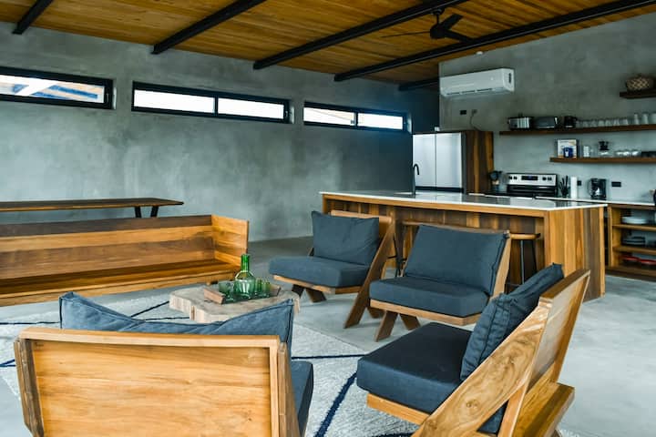 3br Villa With Private Dock, Pool & Guest House - Placencia