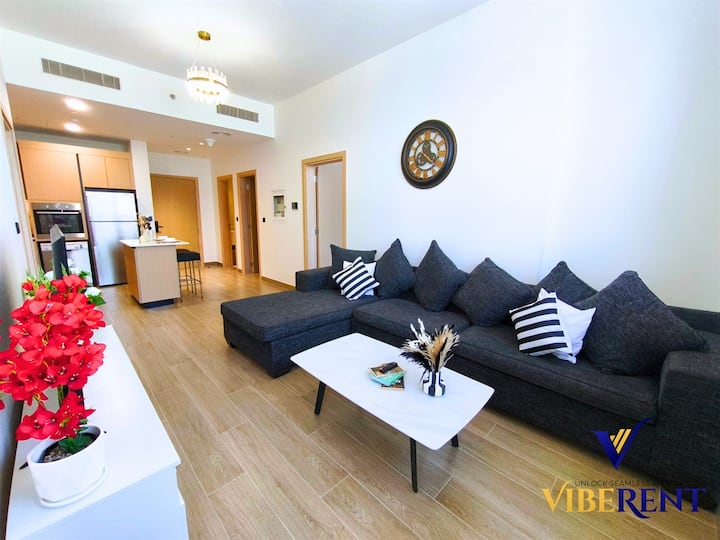 Explore Dubai From Aura| Pool+ Gym & Fast Wifi - Dubai