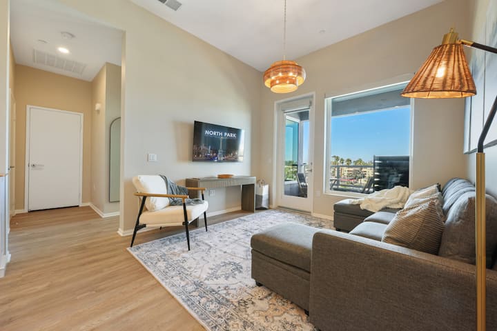 North Park Penthouse~king Beds~workspaces~parking! - El Cerrito - San Diego