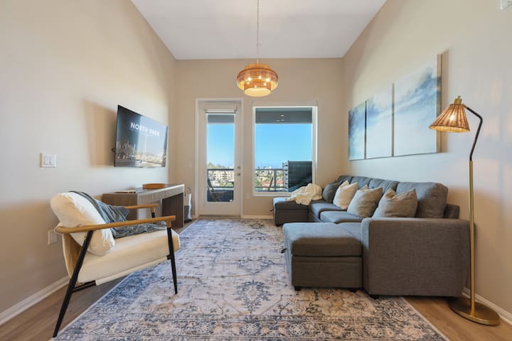 North Park Penthouse~king Beds~workspaces~parking! - San Diego, CA
