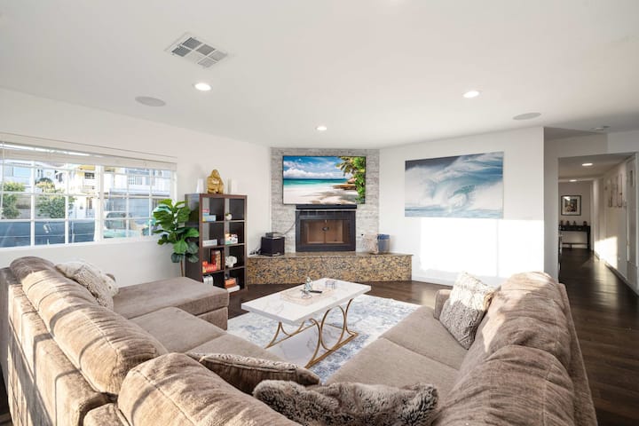 10 Min To Mission Beach And Sea World | Sleeps 14! - San Diego, CA