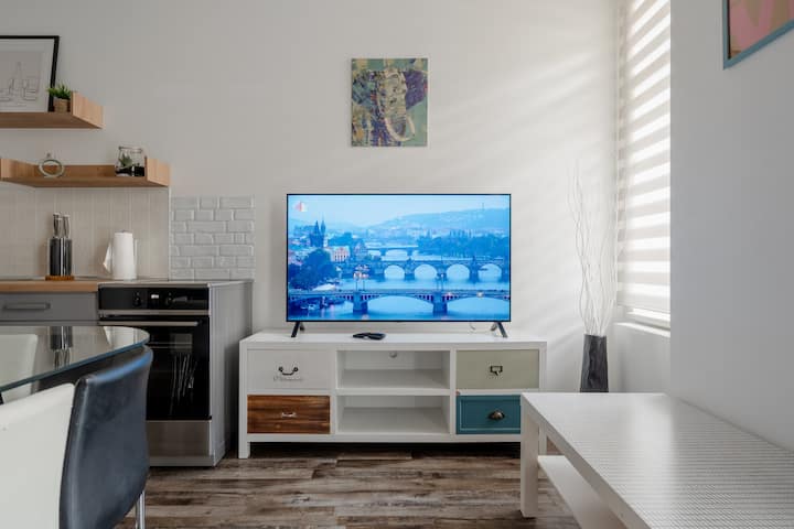 Grand Apartment With Balcony - Praha