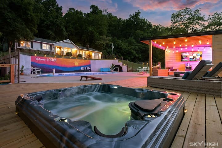 Creekside Oasis: 5br Retreat W/ Pool & Hot Tub - Rogers, AR
