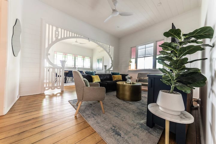 Urban Getaway Colonial 6 Beds 2 Bath, Aircon, Pet - Ipswich