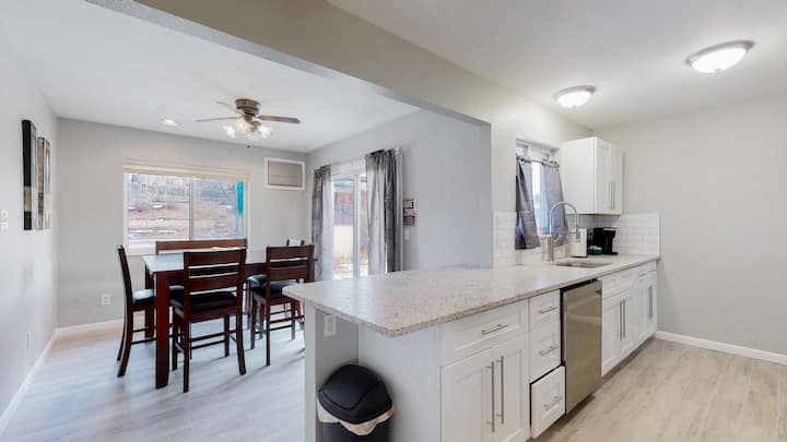 Spacious Family Home In Denver With Large Yard - Thornton, CO