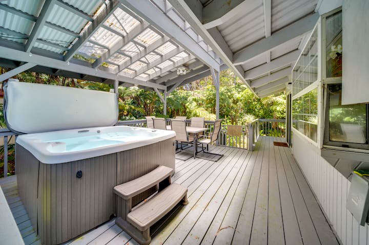 Private Hot Tub & Deck: Tranquil Volcano Hideaway! - Volcano, HI