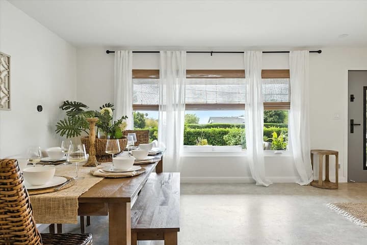 Hot Tub, Gym, Great Location, Fenced Yard For Pets - Santa Barbara