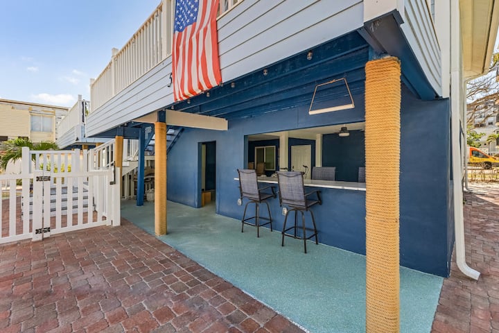 50 Seahorse Beach House #4: Pool & Walk To Beach! - Fort Myers Beach, FL