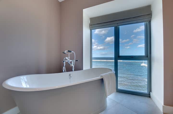 Water's Edge At Farne House | Seahouses - 밤버러