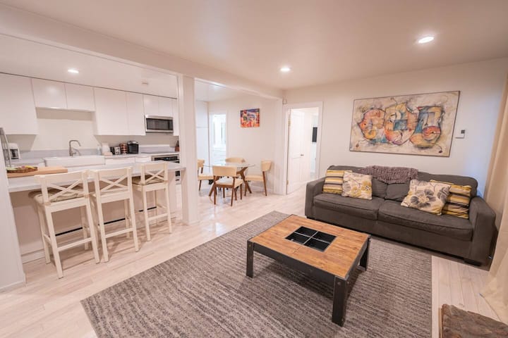 Convenient 1br+ Across From Village Gondola - Mammoth Mountain, CA