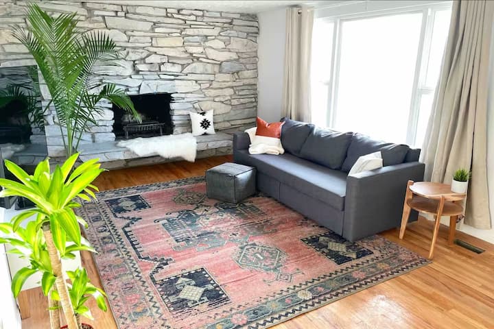 Modern 2br Retreat | Sleeps 6 | Near Slc - West Valley City, UT